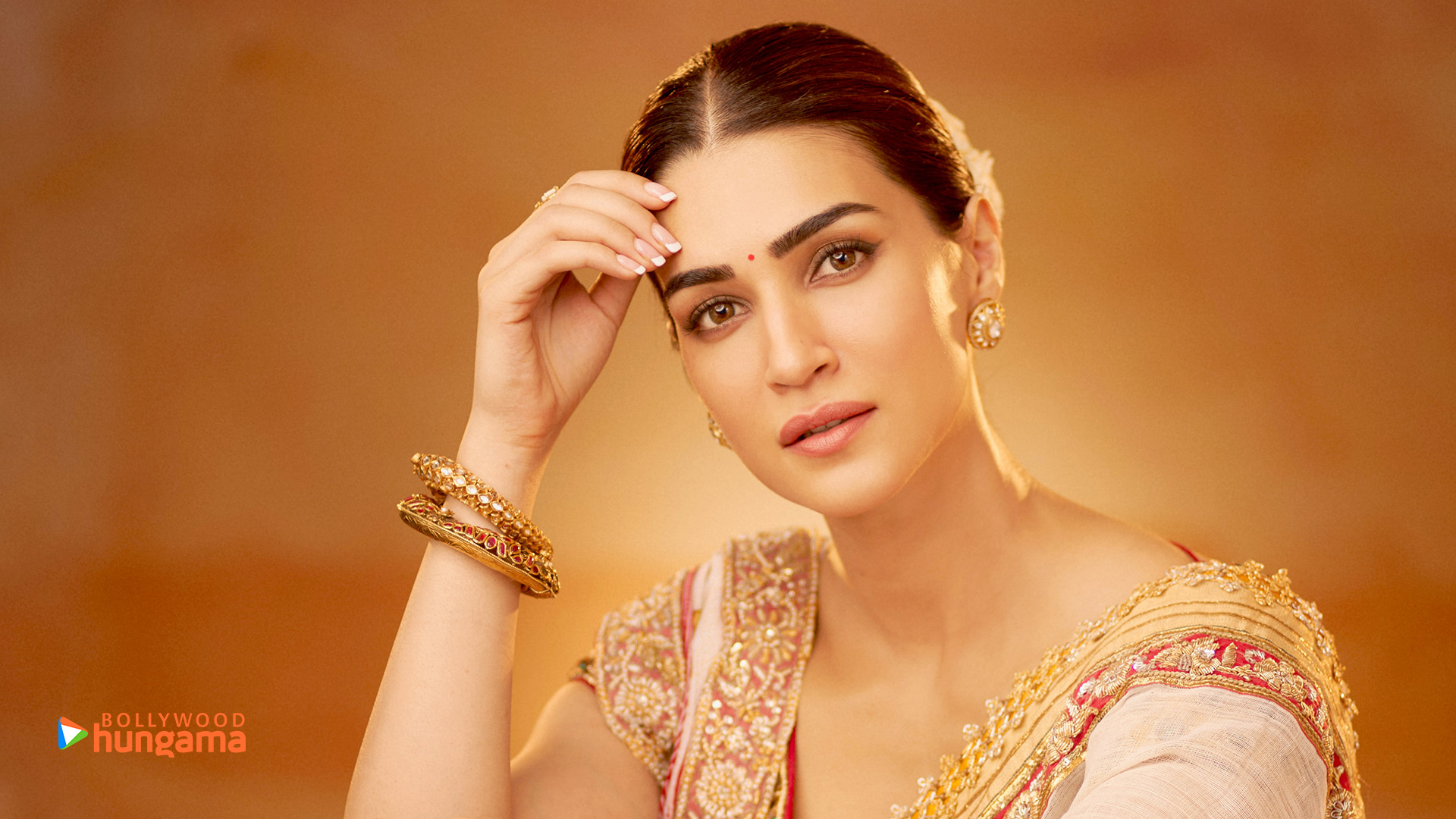 Kriti Sanon Wallpapers | kriti-sanon-6-52 - Bollywood Hungama