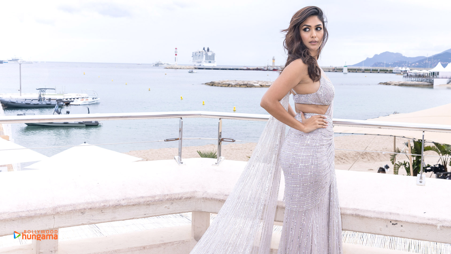 Mrunal Thakur Wallpapers | mrunal-thakur-2-137 - Bollywood Hungama