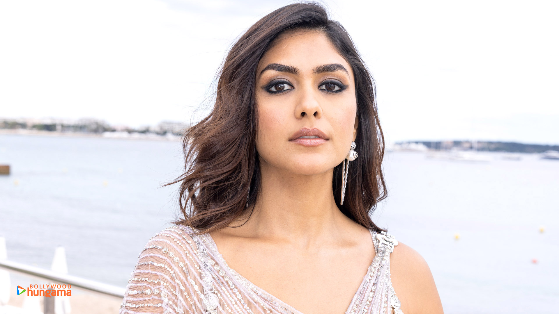 Mrunal Thakur Wallpapers | mrunal-thakur-4-56 - Bollywood Hungama