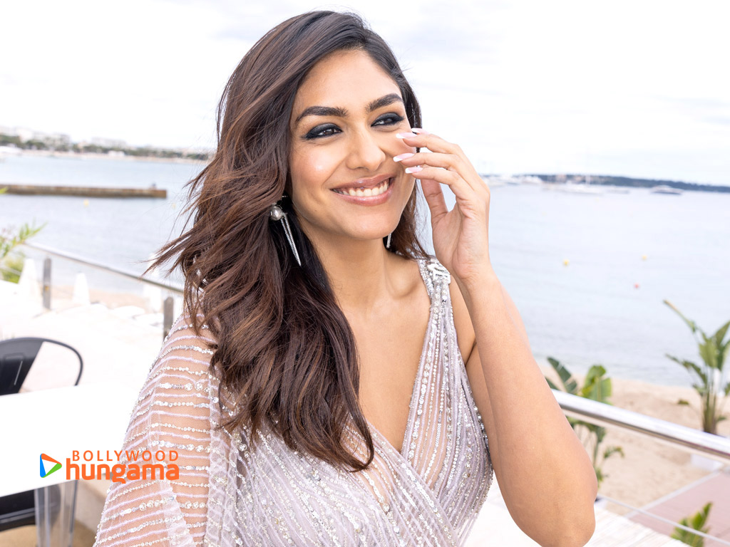 Mrunal Thakur Wallpapers | mrunal-thakur-7-16 - Bollywood Hungama