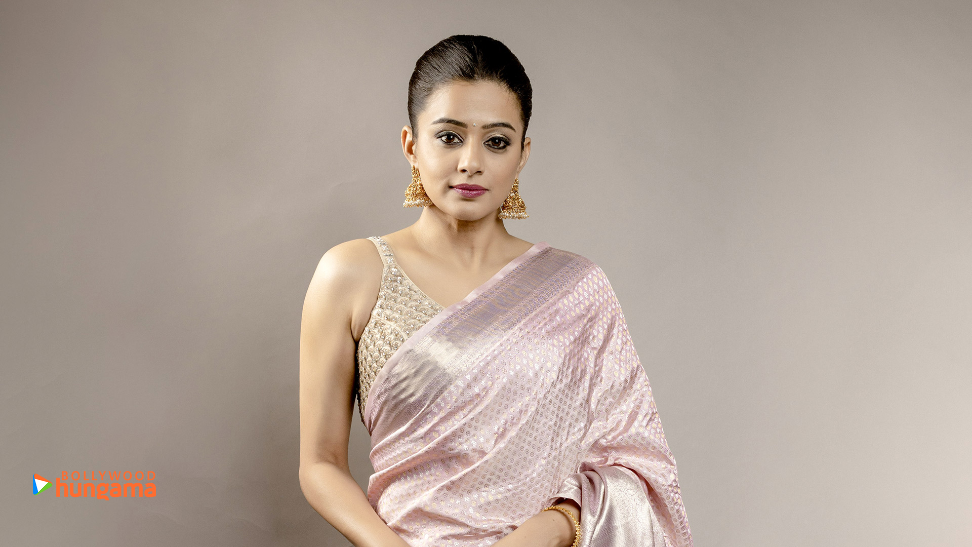 Priyamani Wallpapers | priyamani-1-5 - Bollywood Hungama