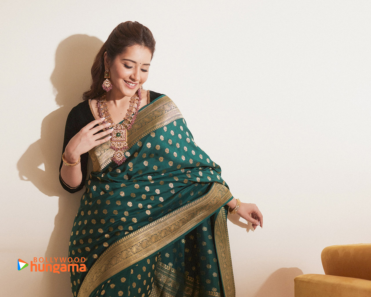 Raashii Khanna Wallpapers | raashii-khanna-5-5 - Bollywood Hungama