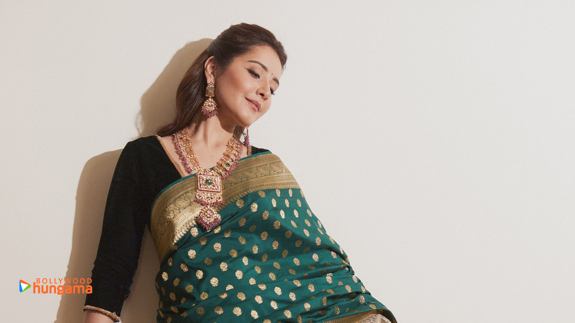 Raashii Khanna Wallpapers | raashii-khanna-5-11 - Bollywood Hungama