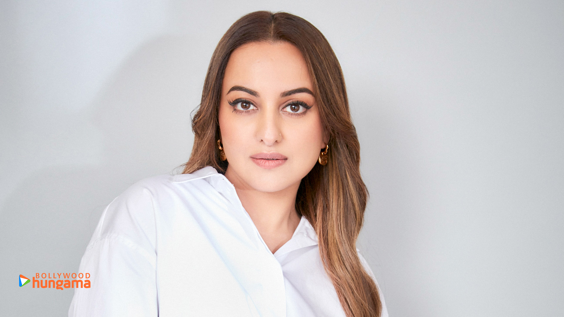 Sonakshi Sinha Wallpapers | sonakshi-sinha-3-123 - Bollywood Hungama