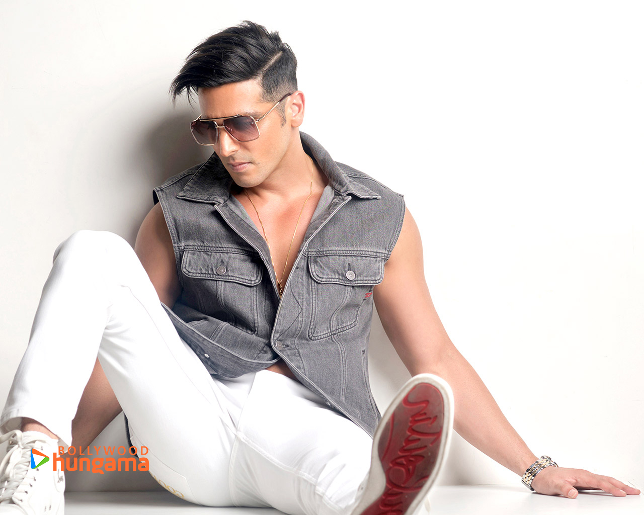 Zayed Khan Wallpapers | zayed-khan-2-11 - Bollywood Hungama