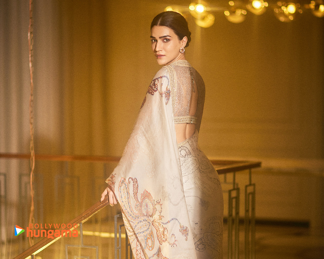 Kriti Sanon Wallpapers | kriti-sanon-9-17 - Bollywood Hungama