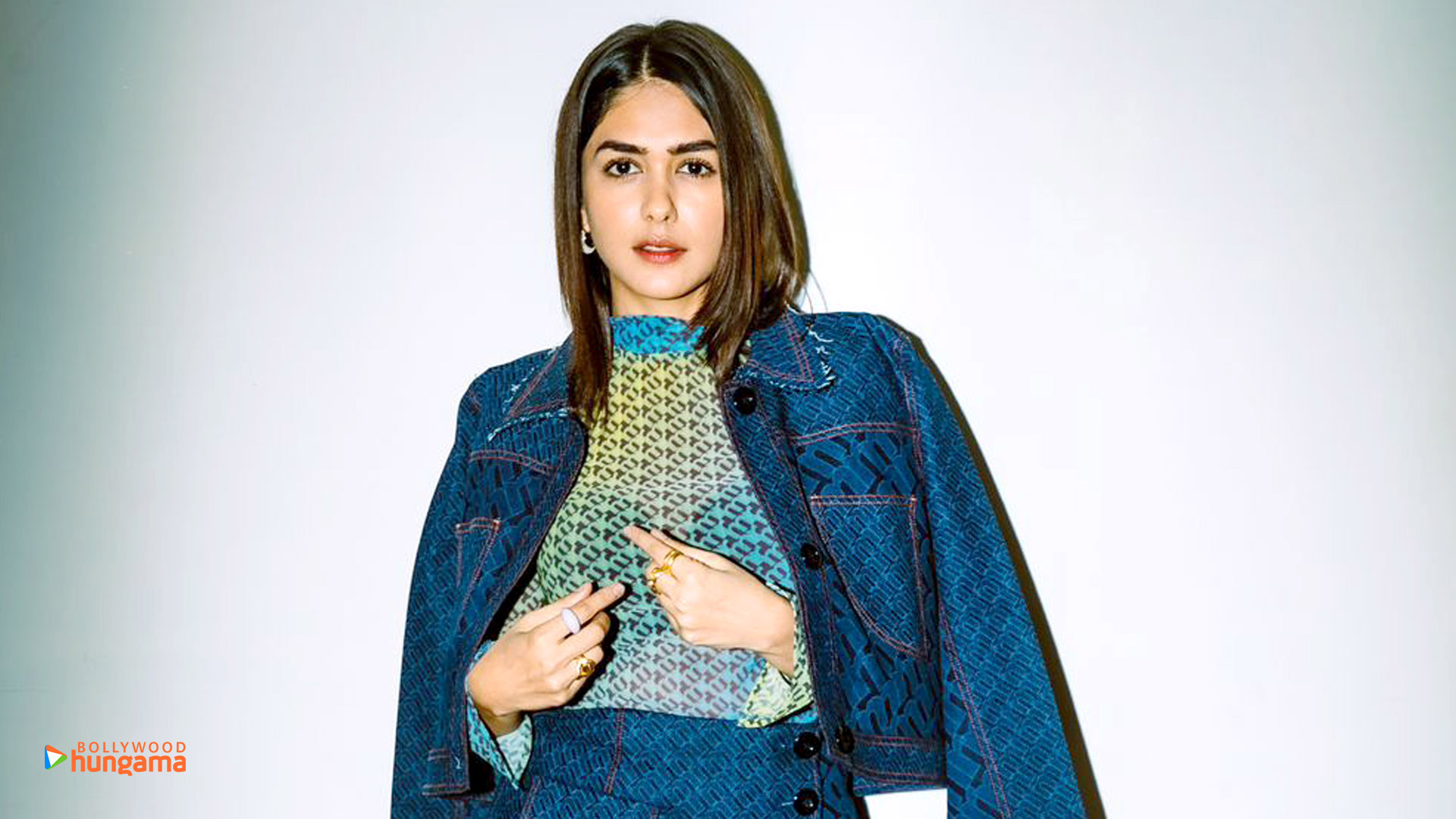Mrunal Thakur Wallpapers | mrunal-thakur-2-142 - Bollywood Hungama