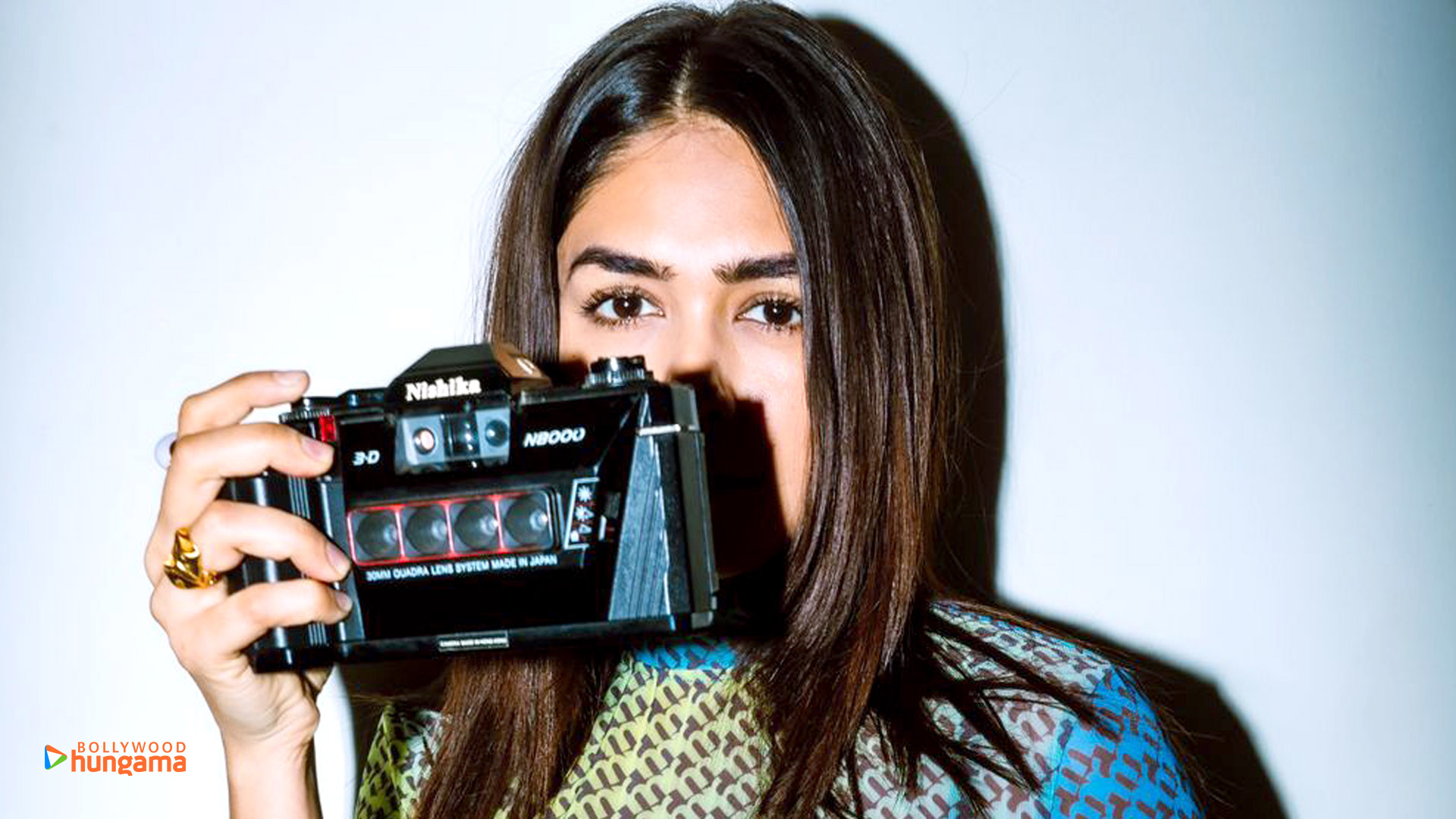 Mrunal Thakur Wallpapers | mrunal-thakur-6-21 - Bollywood Hungama