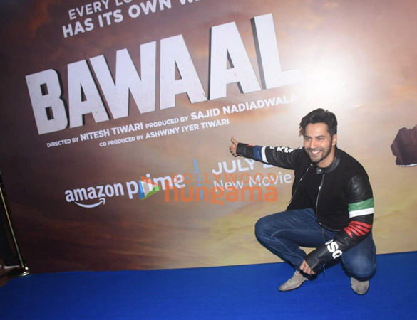 Photos: Varun Dhawan and Janhvi Kapoor snapped promoting their film Bawaal