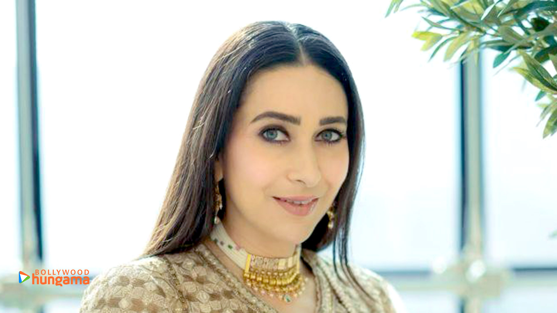 Karisma Kapoor Wallpapers | karisma-kapoor-2-29 - Bollywood Hungama