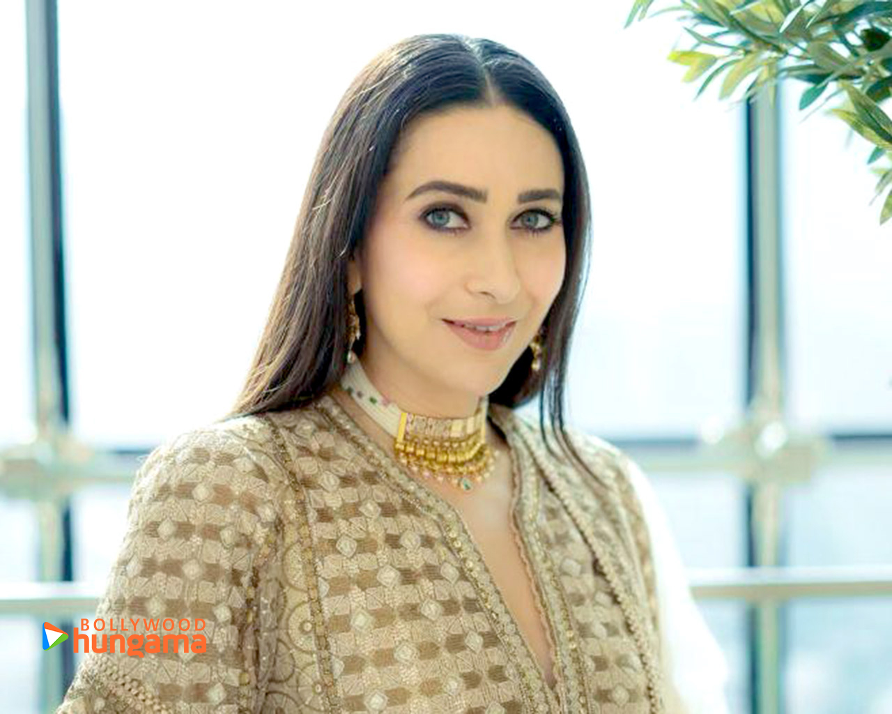Karisma Kapoor Wallpapers | karisma-kapoor-2-29 - Bollywood Hungama