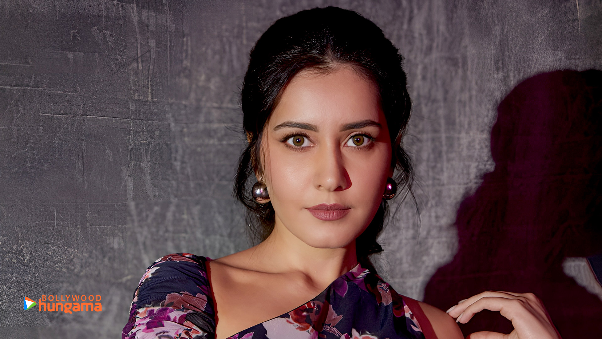 Raashii Khanna Wallpapers | raashii-khanna-2-47 - Bollywood Hungama