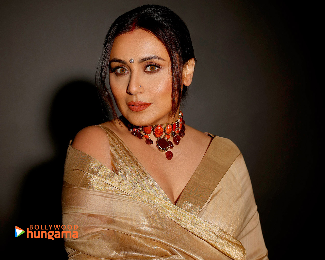 Rani Mukerji Wallpapers | rani-mukerji-5-18 - Bollywood Hungama