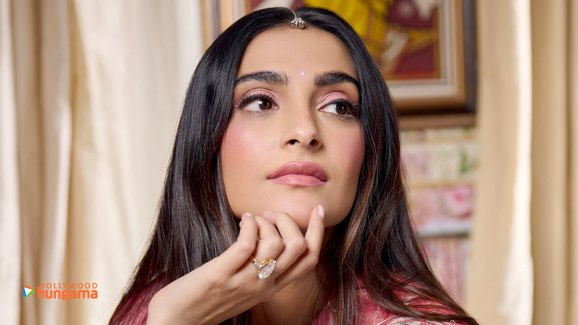 Sonam Kapoor Ahuja Wallpapers | sonam-kapoor-ahuja-3-56 - Bollywood Hungama