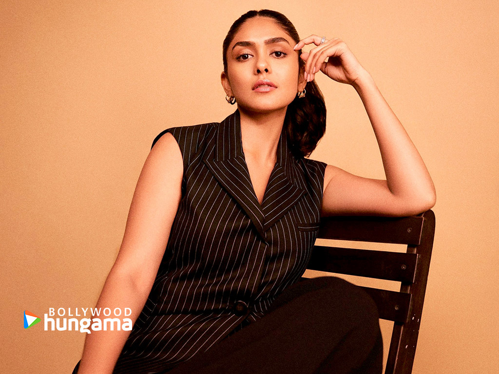 Mrunal Thakur Wallpapers | mrunal-thakur-3-105 - Bollywood Hungama