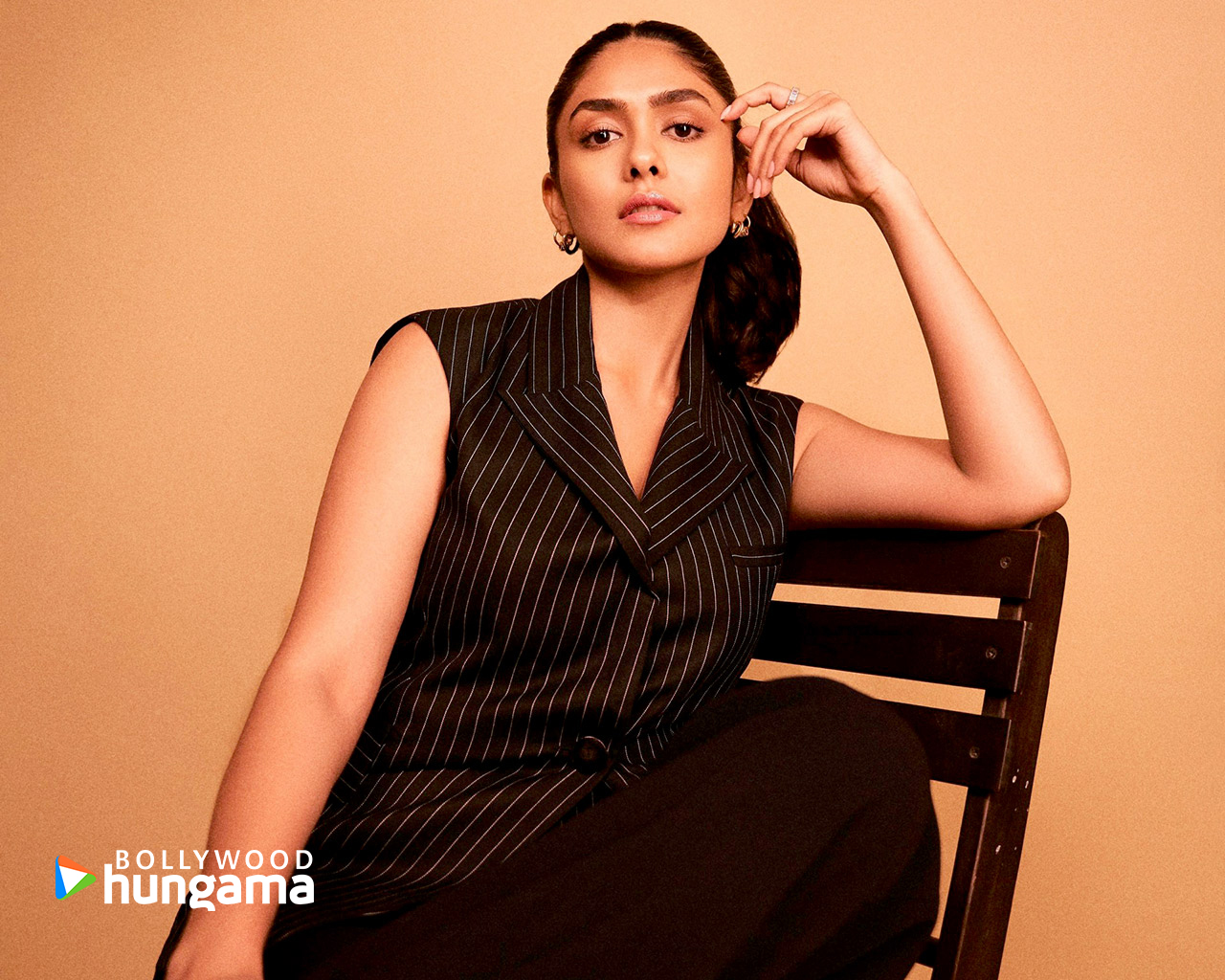 Mrunal Thakur Wallpapers | mrunal-thakur-3-88 - Bollywood Hungama