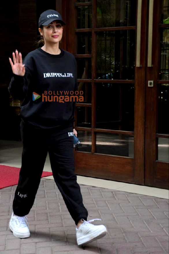 Photos: Malaika Arora spotted outside building in Khar