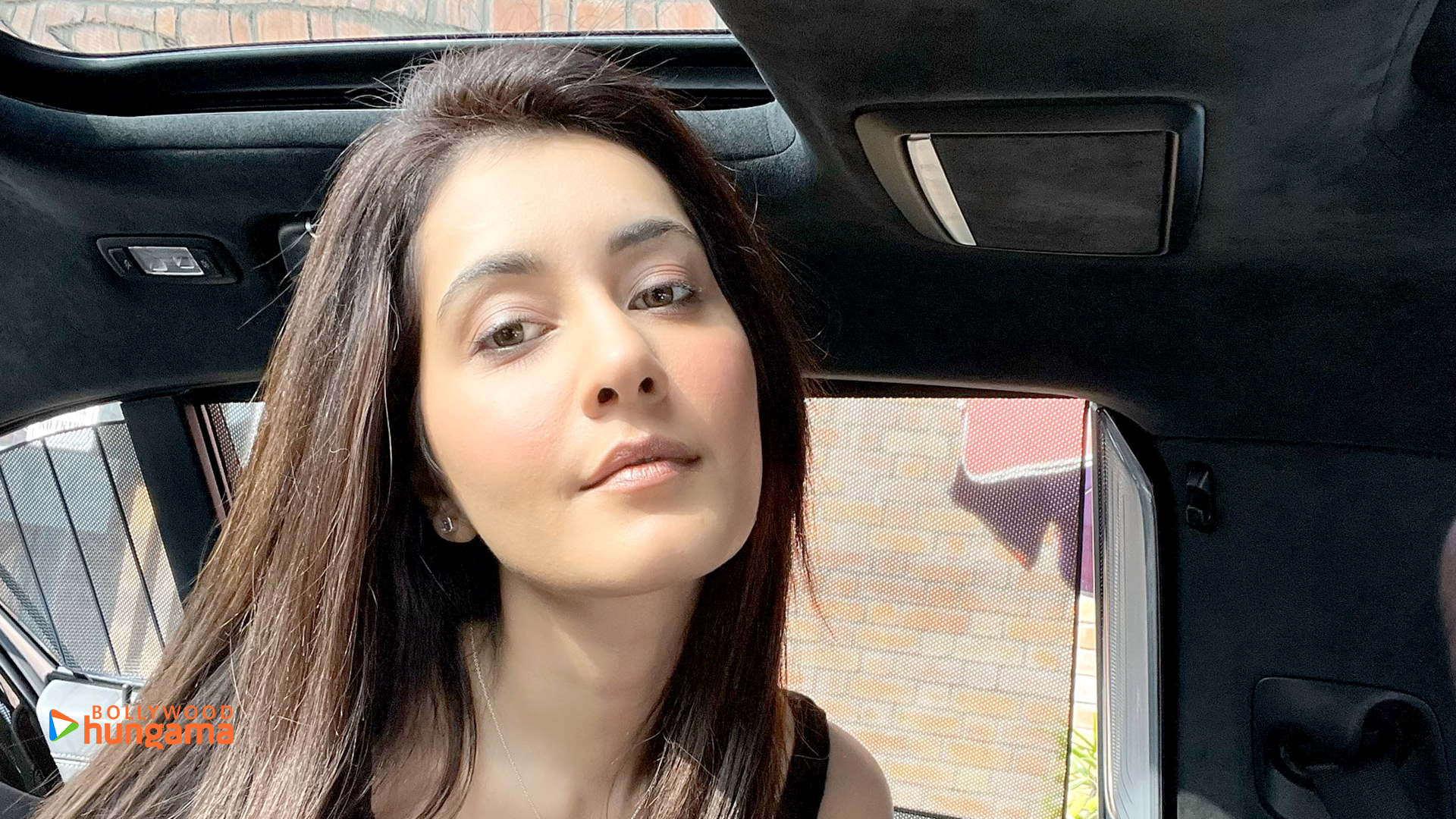 Raashii Khanna Wallpapers | raashi-khanna-3-8 - Bollywood Hungama