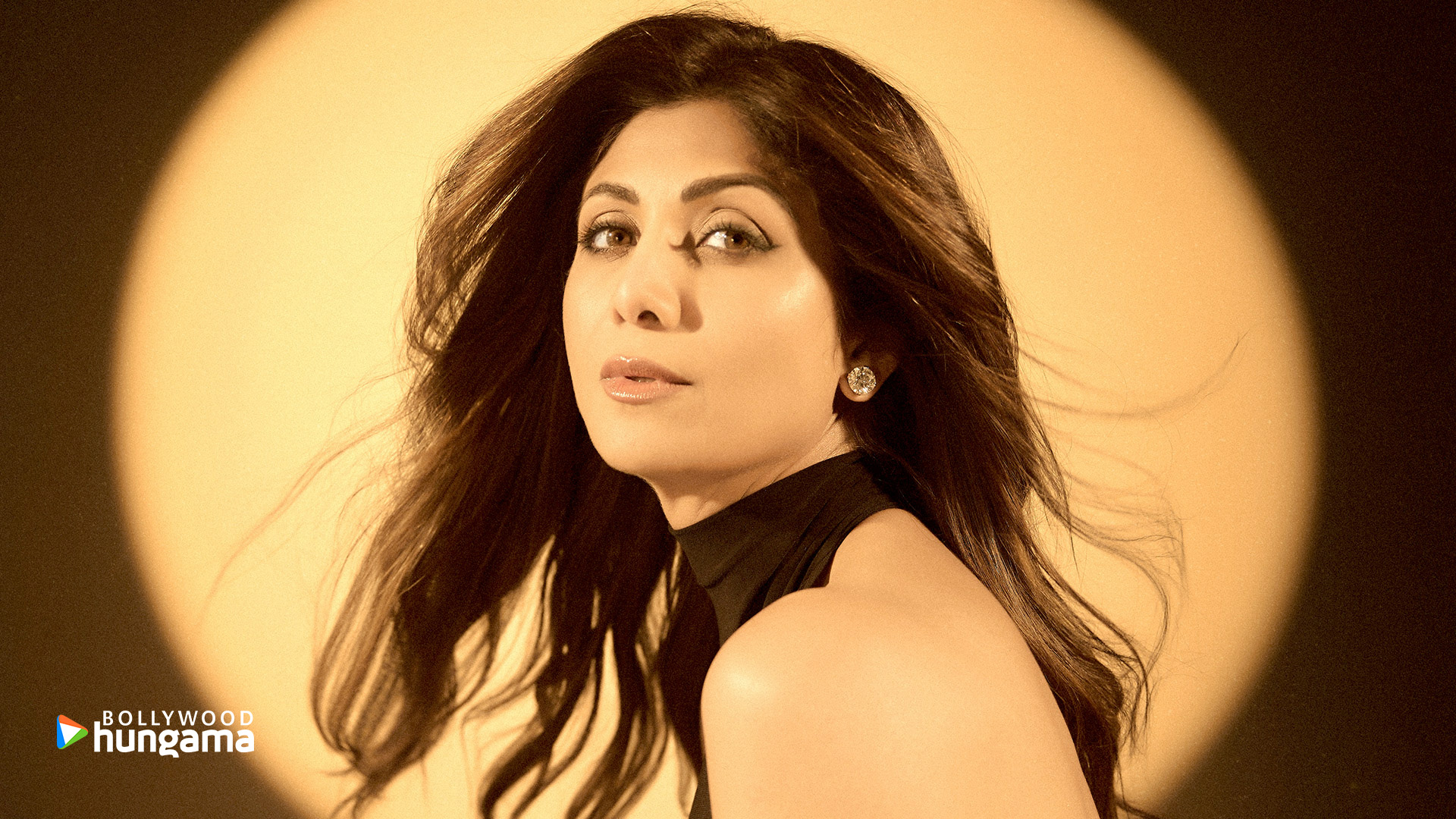 Shilpa Shetty Wallpapers | shilpa-shetty-2-122 - Bollywood Hungama