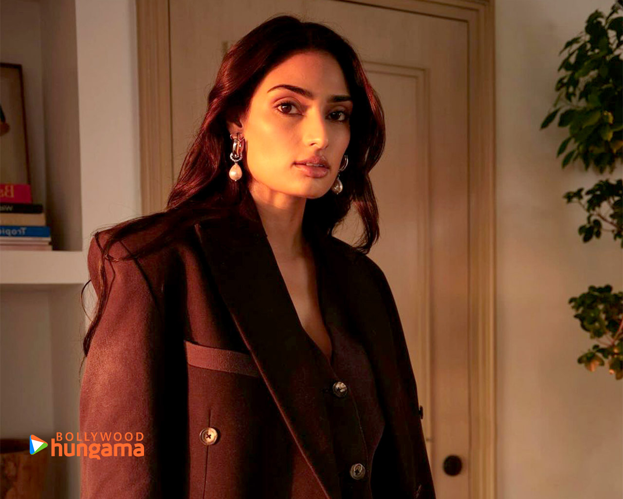 Athiya Shetty Wallpapers | athiya-shetty-4-4-2 - Bollywood Hungama