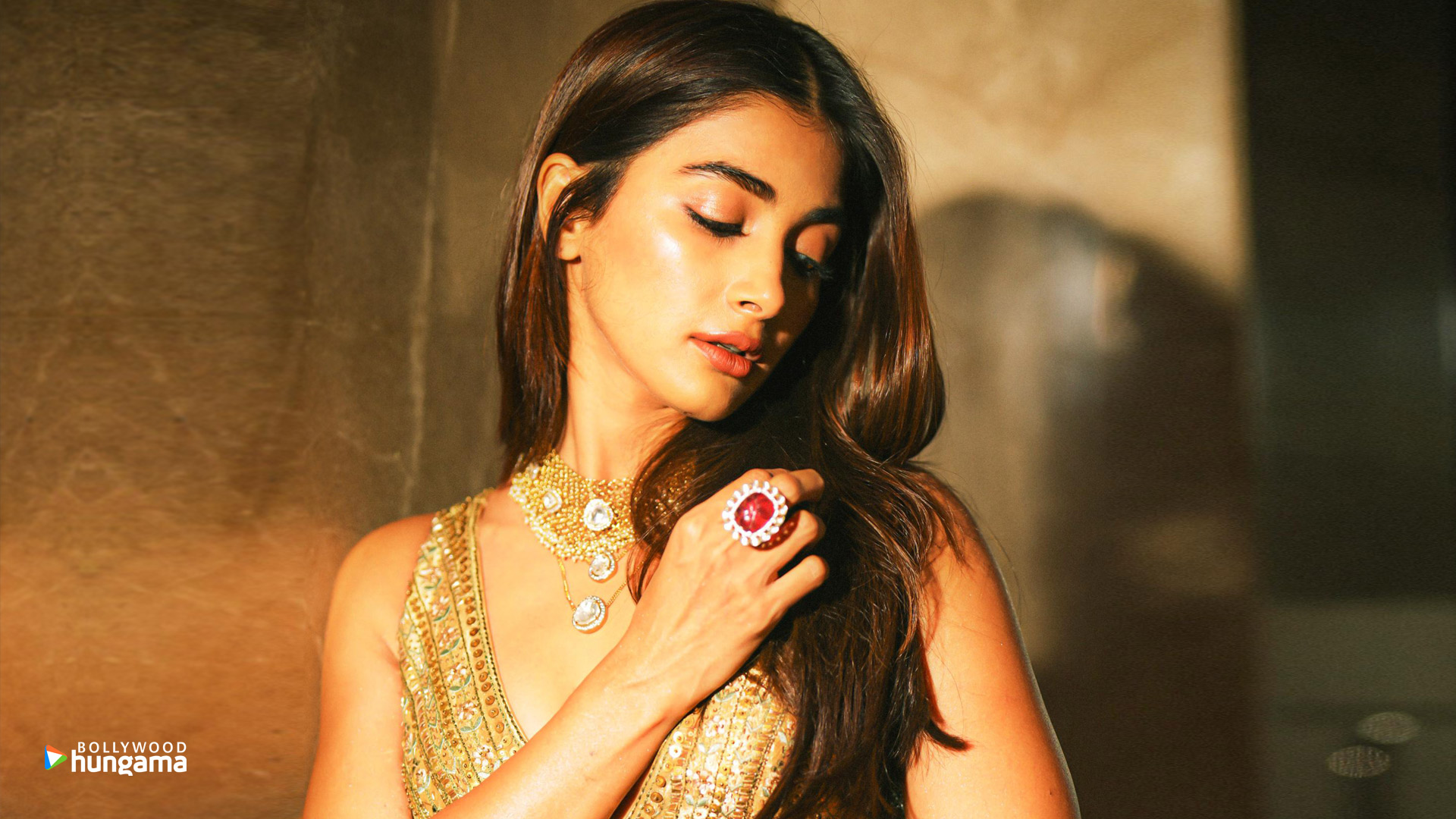 Pooja Hegde Wallpapers | pooja-hegde-12-11 - Bollywood Hungama