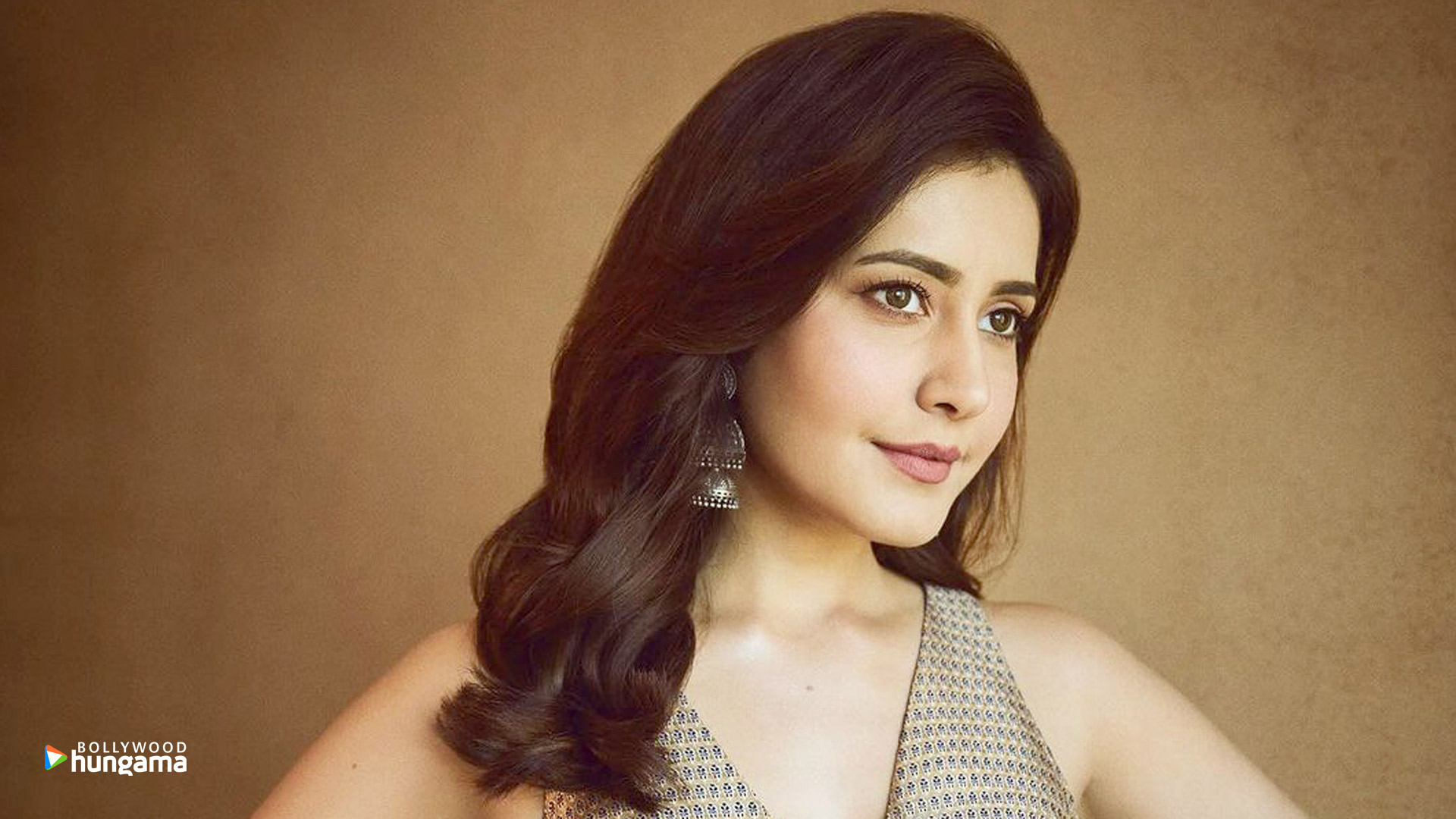 Raashii Khanna Wallpapers | raashi-khanna-2-10 - Bollywood Hungama