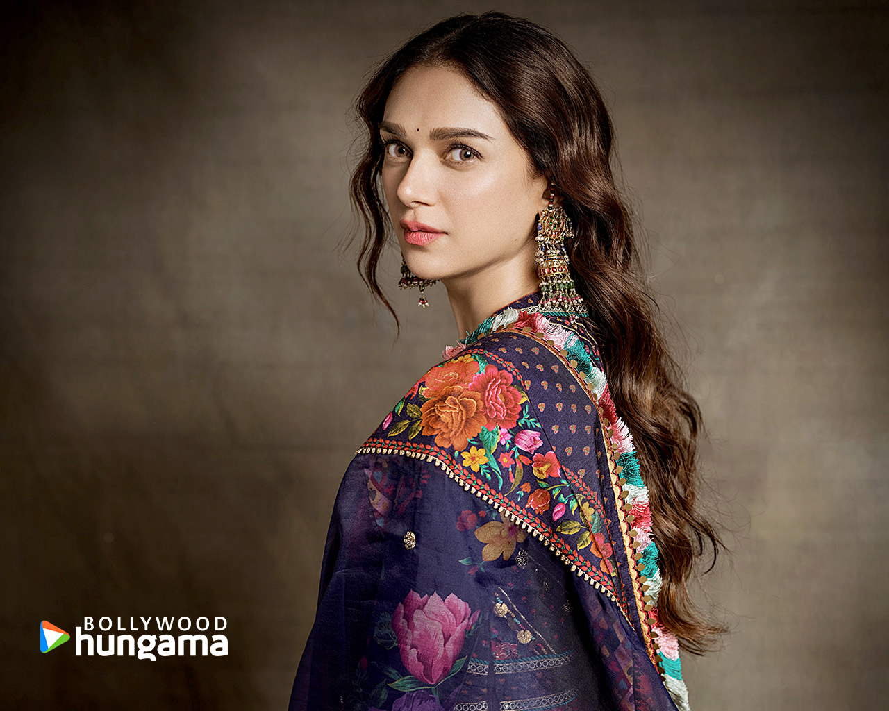 Aditi Rao Hydari Wallpapers | aditi-rao-hydari-2-64 - Bollywood Hungama