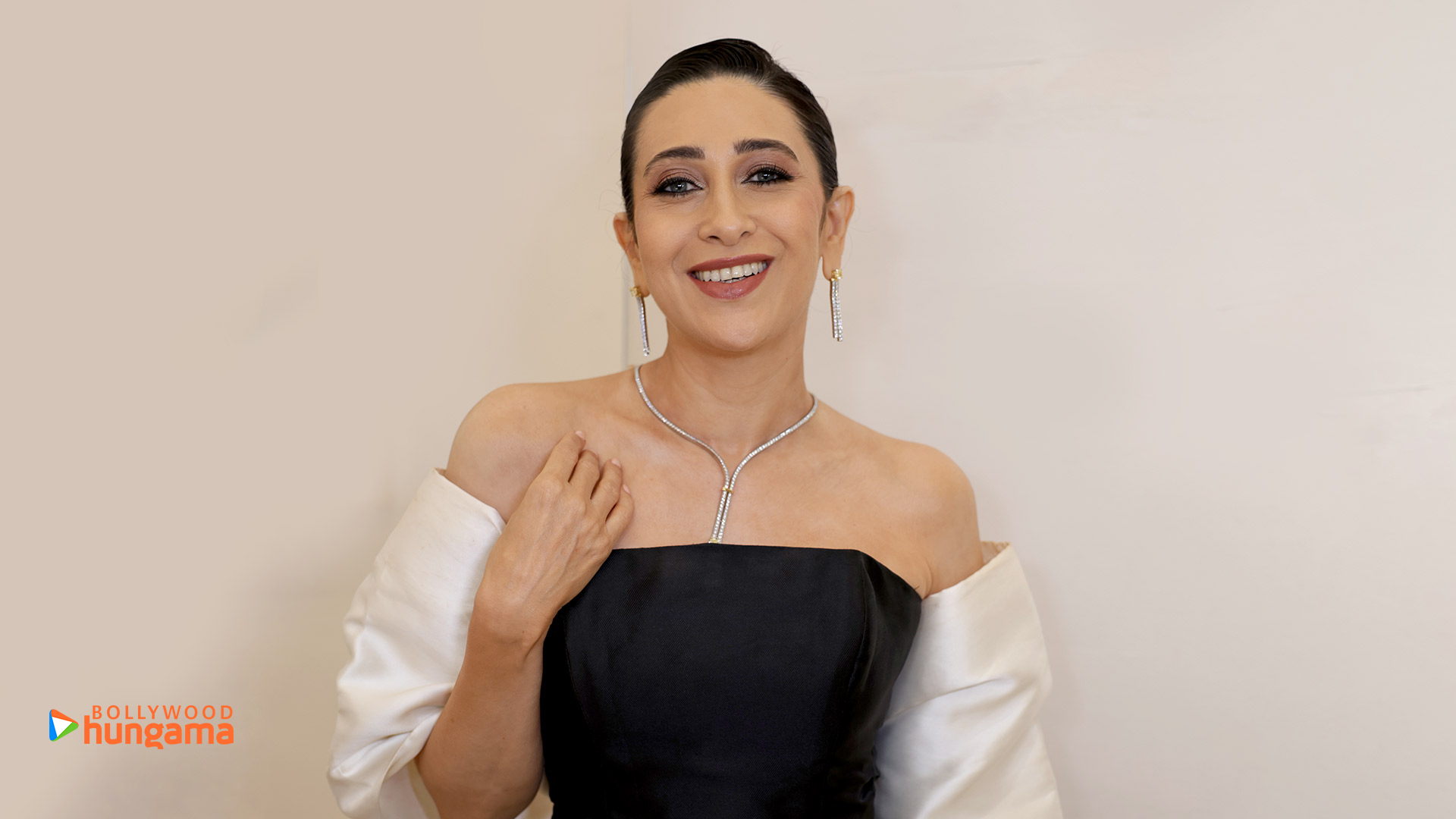 Karisma Kapoor Wallpapers | karisma-kapoor-53 - Bollywood Hungama