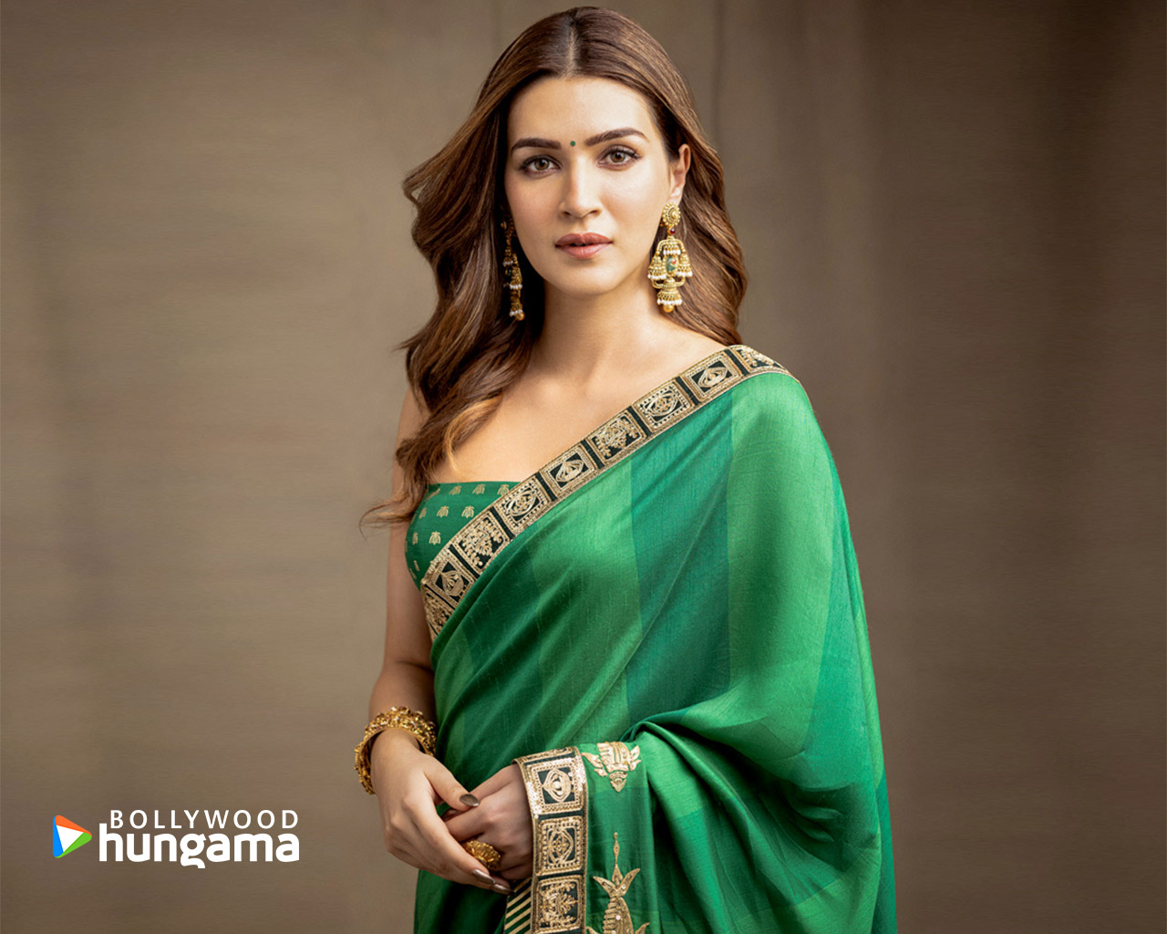 Kriti Sanon Wallpapers | kriti-sanon-1-348 - Bollywood Hungama