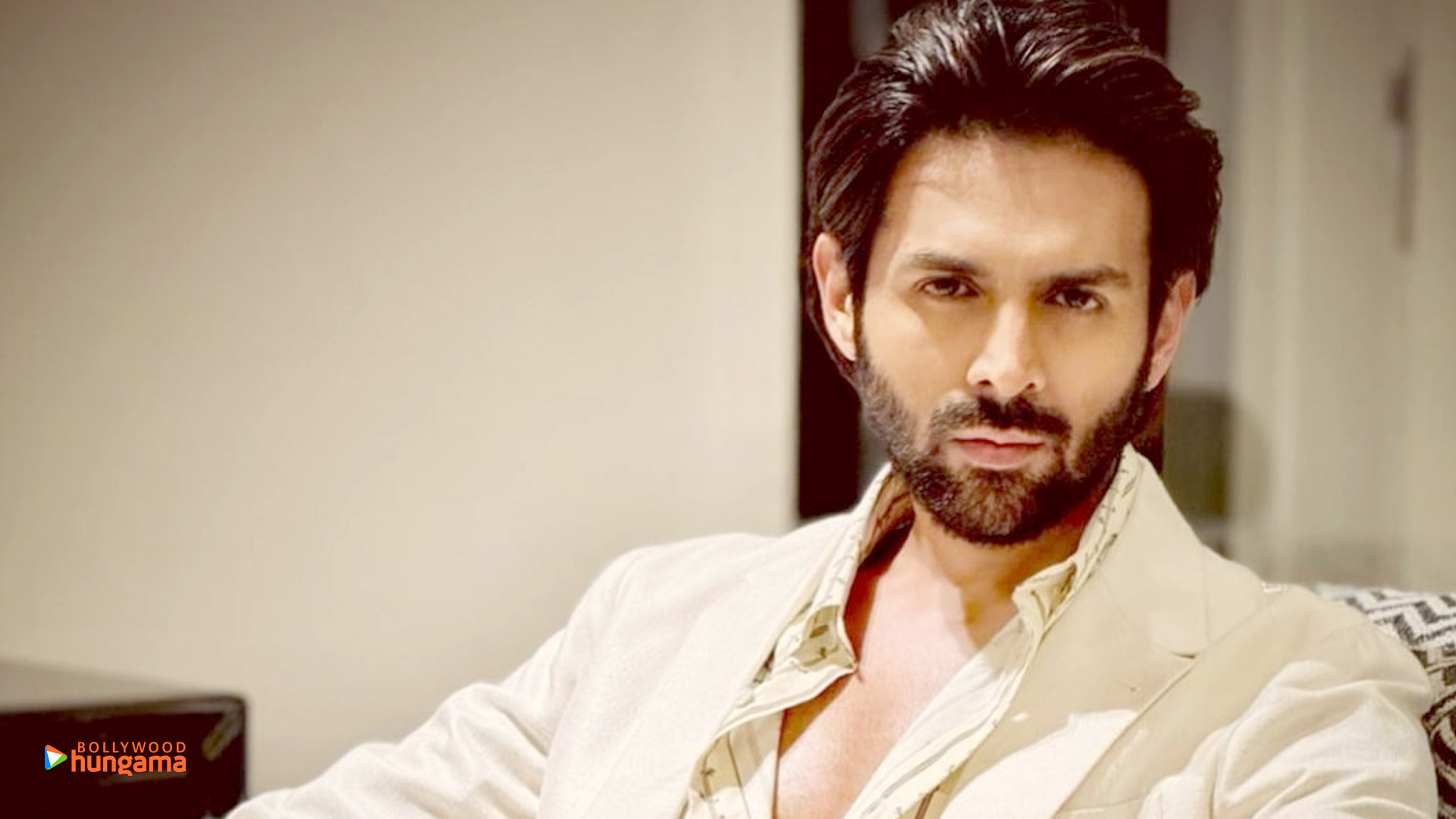 Kartik Aaryan Desktop Wallpapers Kartik Aaryan Sonu Ke Titu Ki Sweety