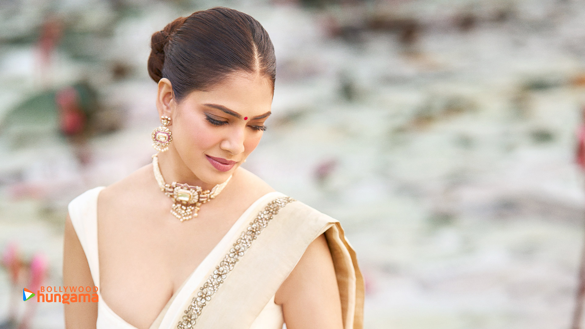 Malavika Mohanan Wallpapers | malavika-mohanan-6-14 - Bollywood Hungama