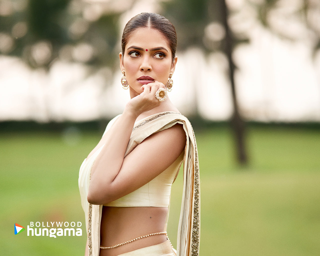 Malavika Mohanan Wallpapers | malavika-mohanan-1-34 - Bollywood Hungama