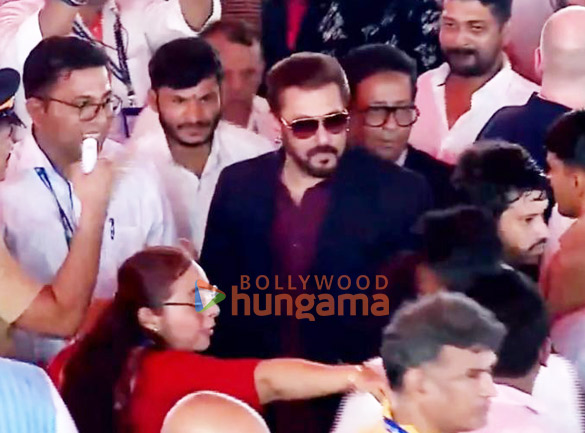 Photos: Shah Rukh Khan, Salman Khan, Ranveer Singh, Varun Dhawan, Janhvi Kapoor and others ...