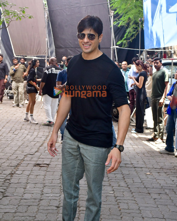 Photos: Sidharth Malhotra snapped during a shoot in Saki Naka