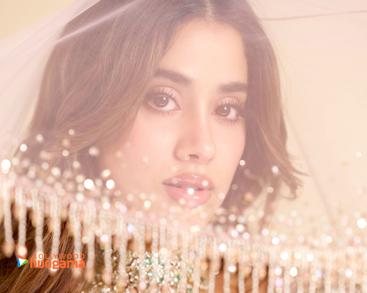 Janhvi Kapoor Wallpapers | janhvi-kapoor-3-300 - Bollywood Hungama