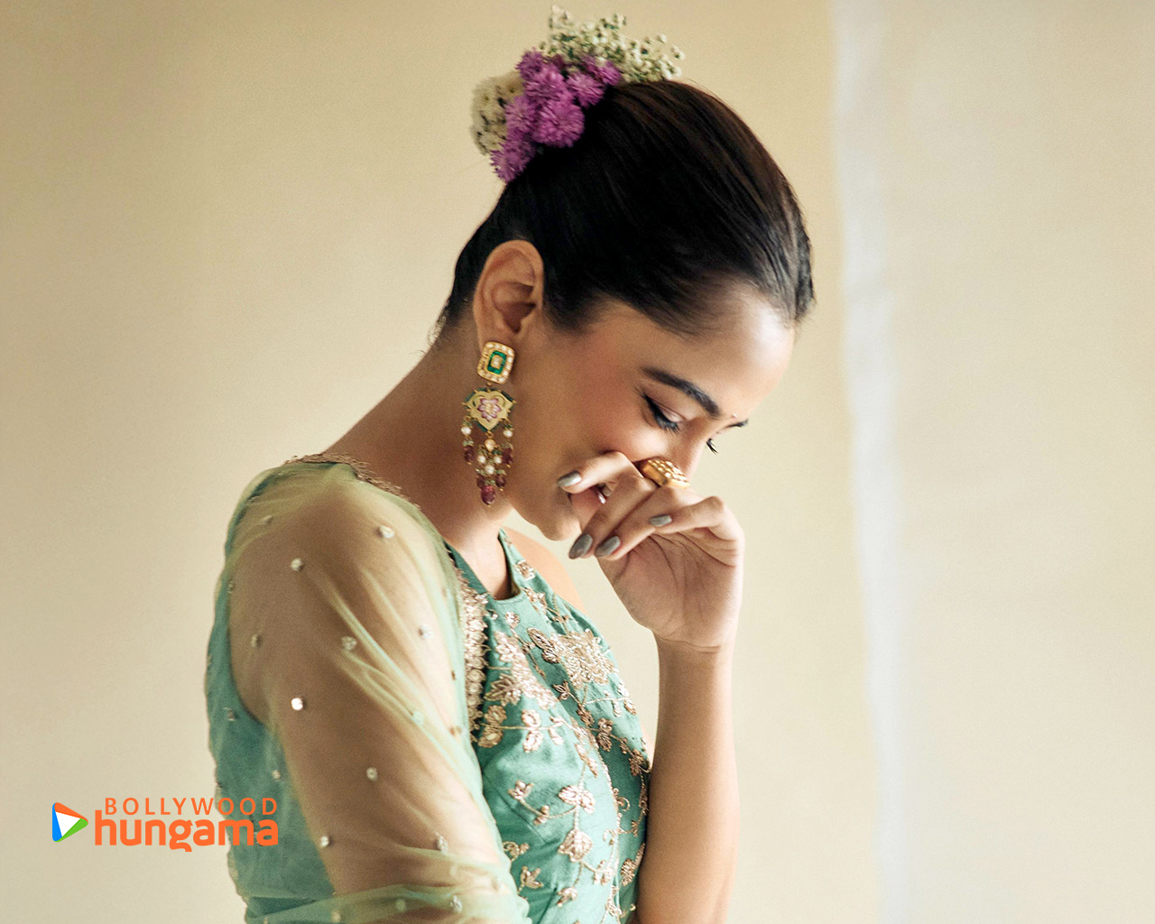 Wallpapers | - Bollywood Hungama